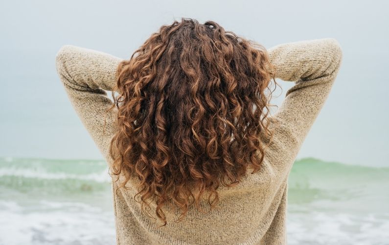 How To Do The Curly Girl Method: A Step-By-Step Guide | YesWellness.com
